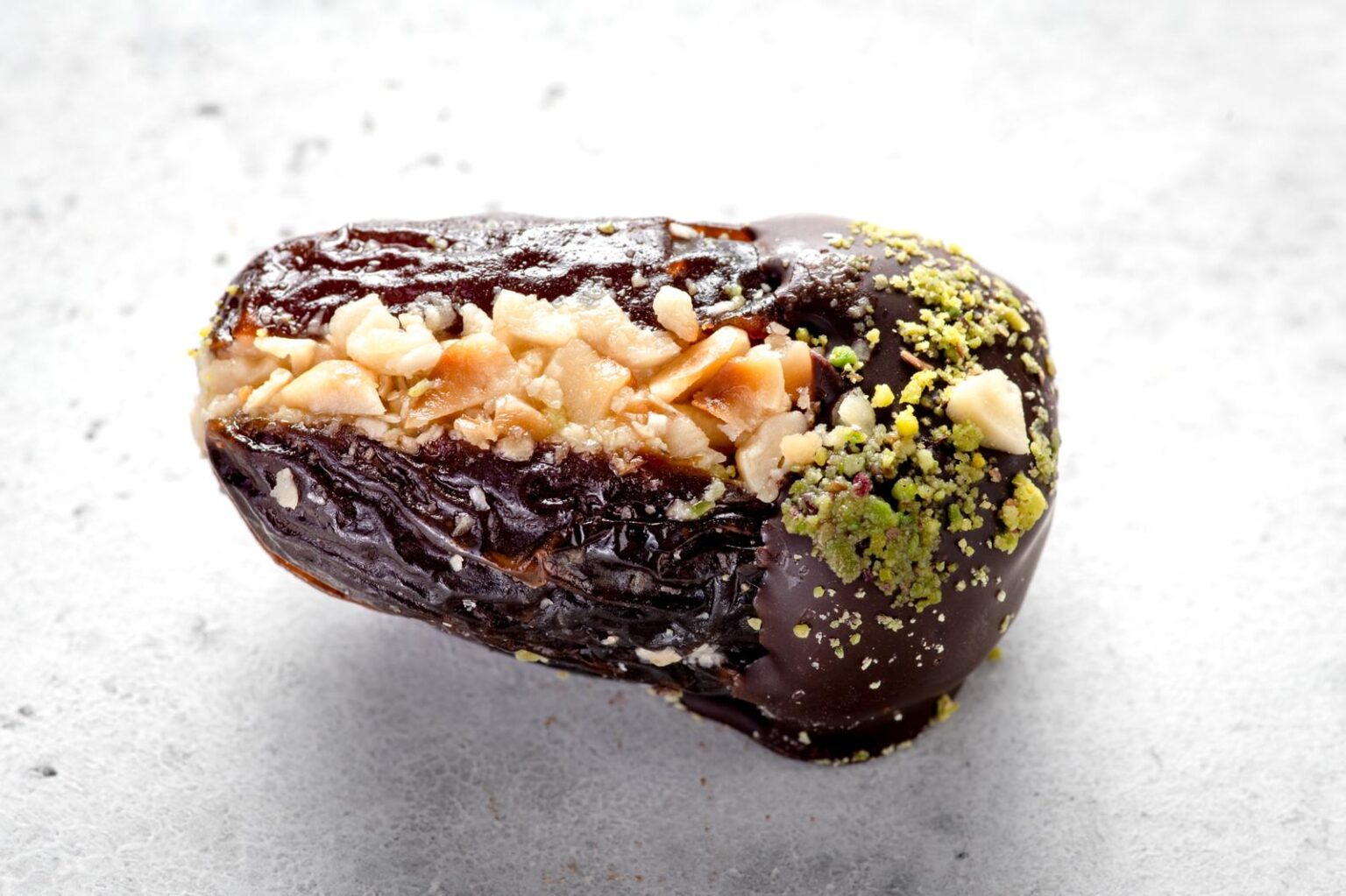Medjool Dates Stuffed with Almond Butter Chocolate – Pamchal